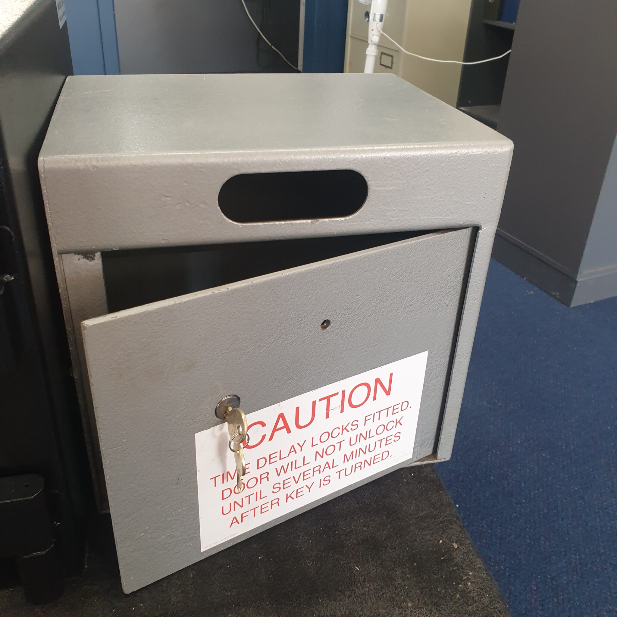 Small 3 minute time delay lock deposit safe - MSC Safe Co